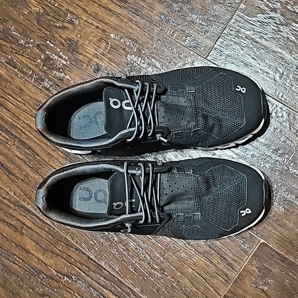 On Running | Shoes | On Cloud V2 Sneakers | Poshmark